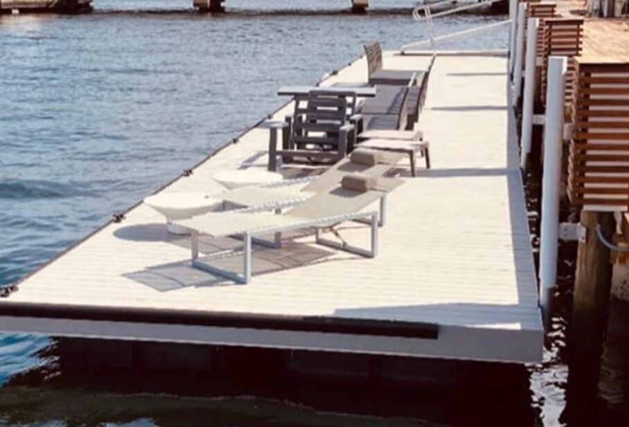 What are the pros and cons of a floating deck? - Home City Info